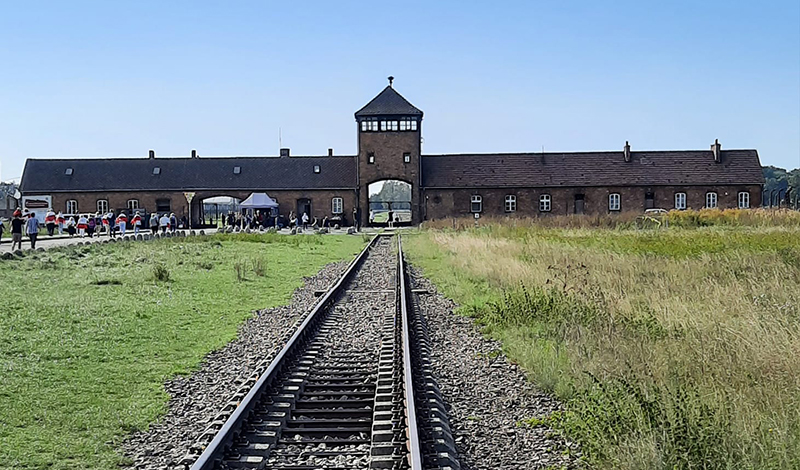 Oranjecomité herdenkt 80 jaar bevrijding met reis naar Krakau ...